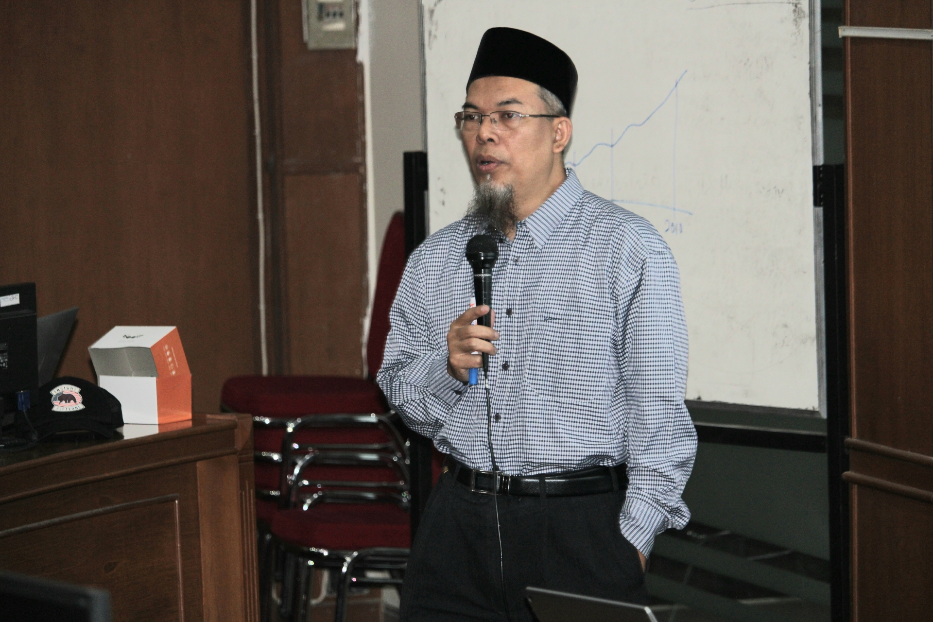 Prof. Tamat dari UKM Beri Kuliah Mahasiswa MESP dan PDIE - Fakultas ...