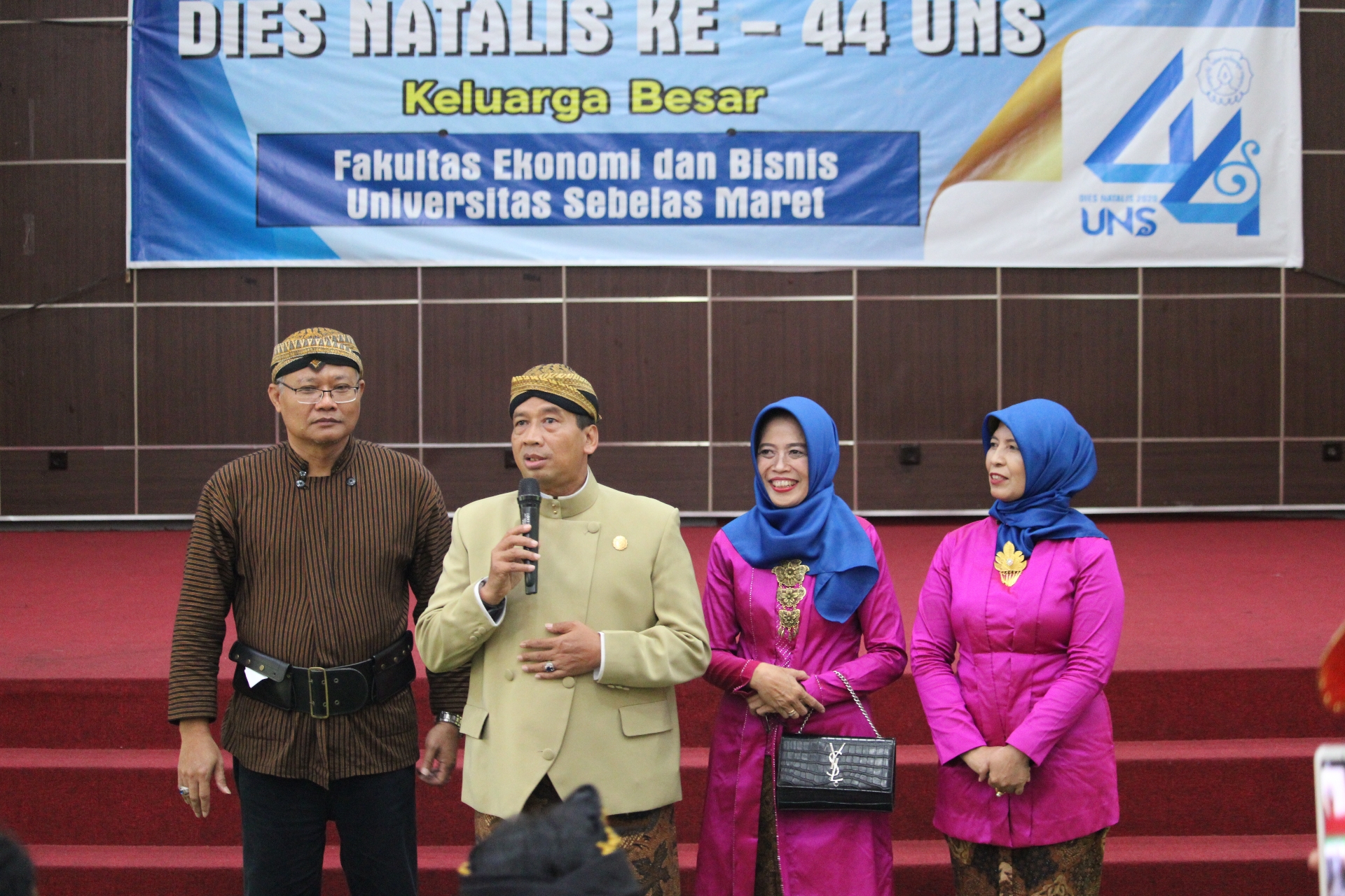 Peragaan Busana FEB UNS Meriahkan Dies Natalis UNS - Fakultas Ekonomi ...