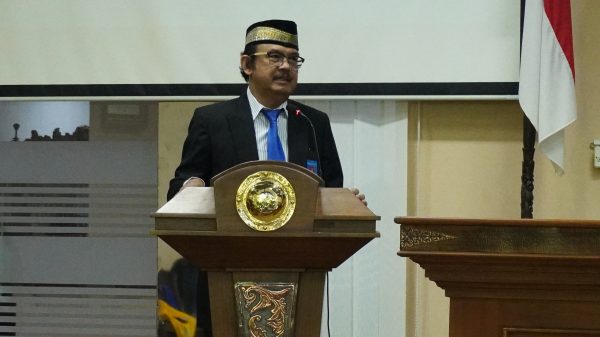 Prof. Bambang Sutopo dan Prof. Soeparmi Sampaikan Orasi Penghormatan ...