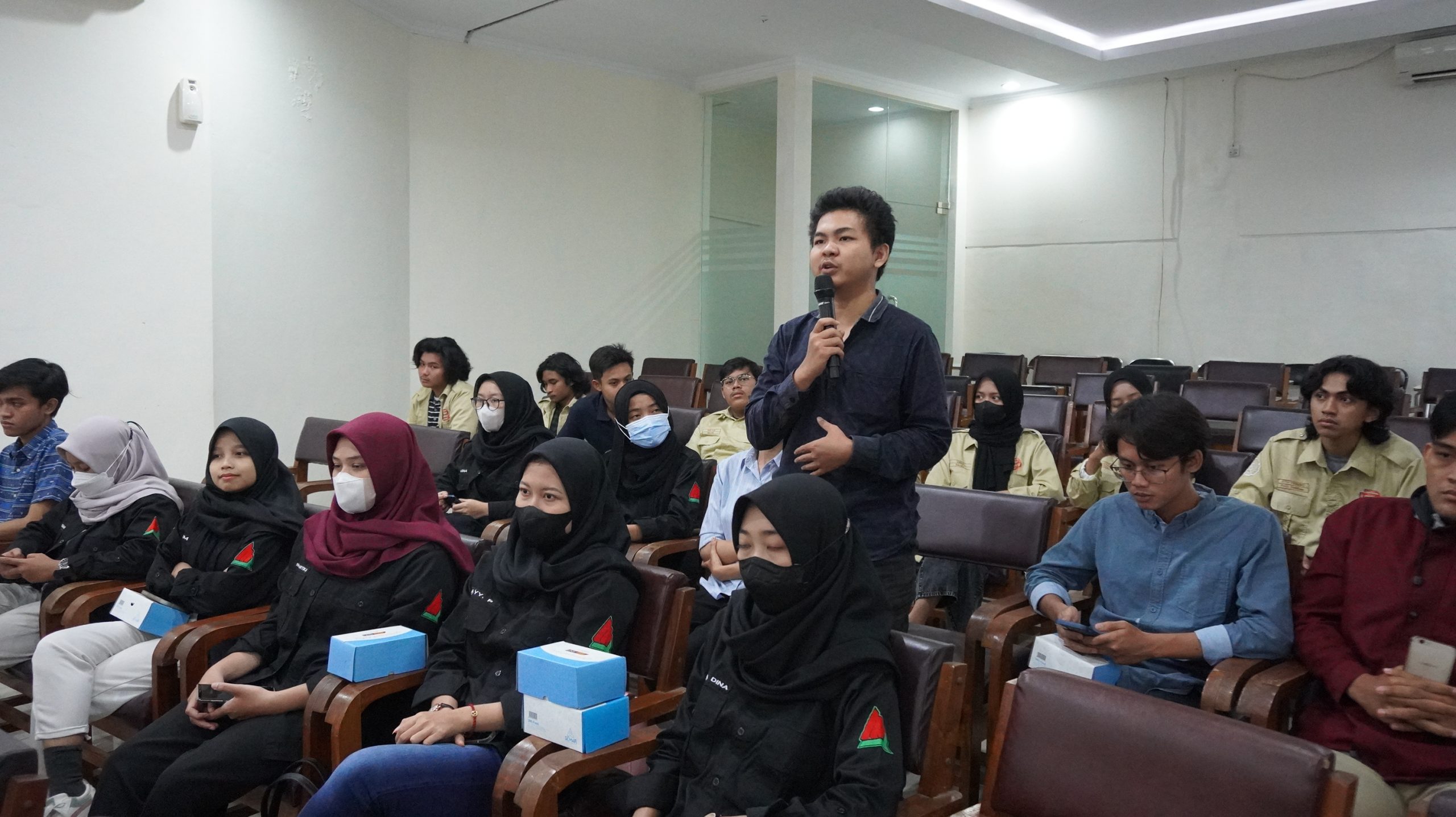 Mahasiswa FEB UNS Ikuti Sosialisasi Peraturan Senat Akademik tentang ...