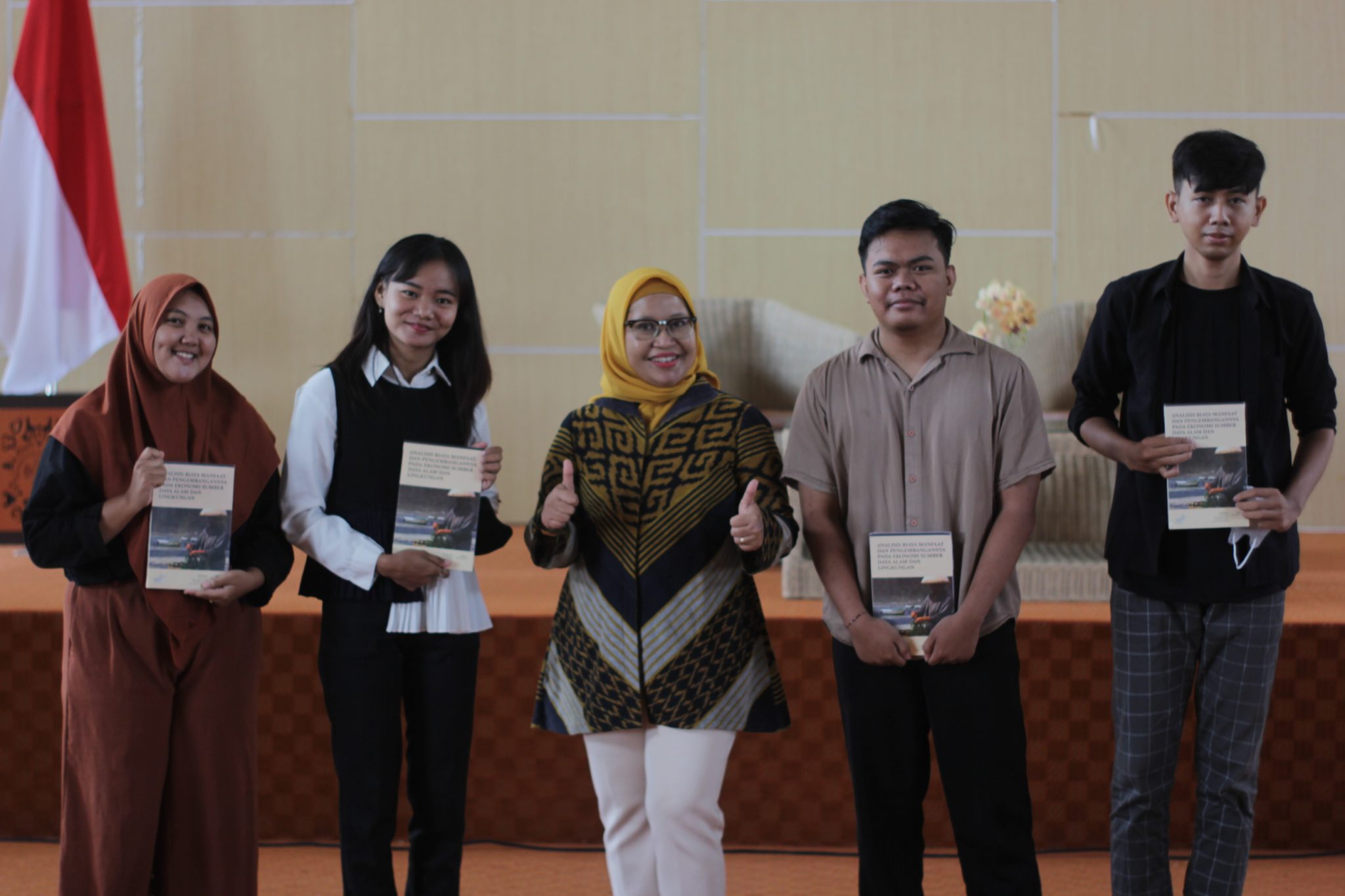 Kolaborasi UNS dan UPR Gelar Seminar Ekonomi dengan tema “Ekonomi ...