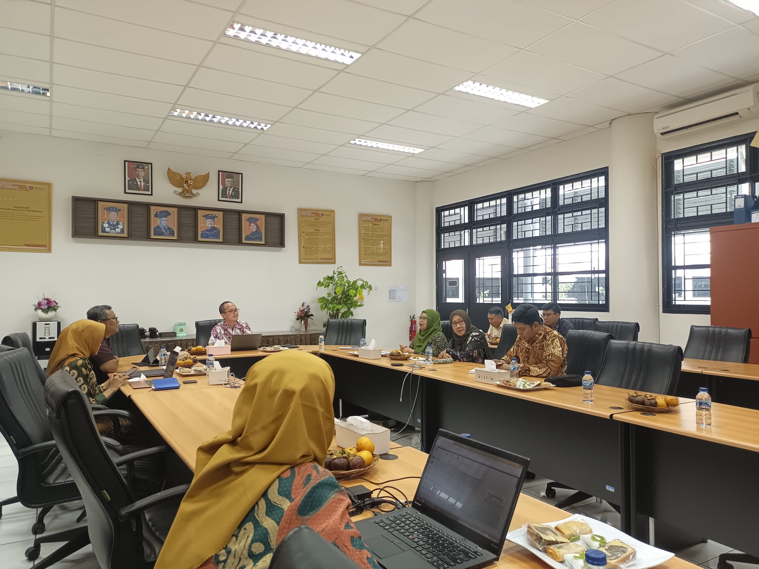 MESP FEB UNS Kunjungi Program Studi Magister Ilmu Ekonomi UI dan IPB ...