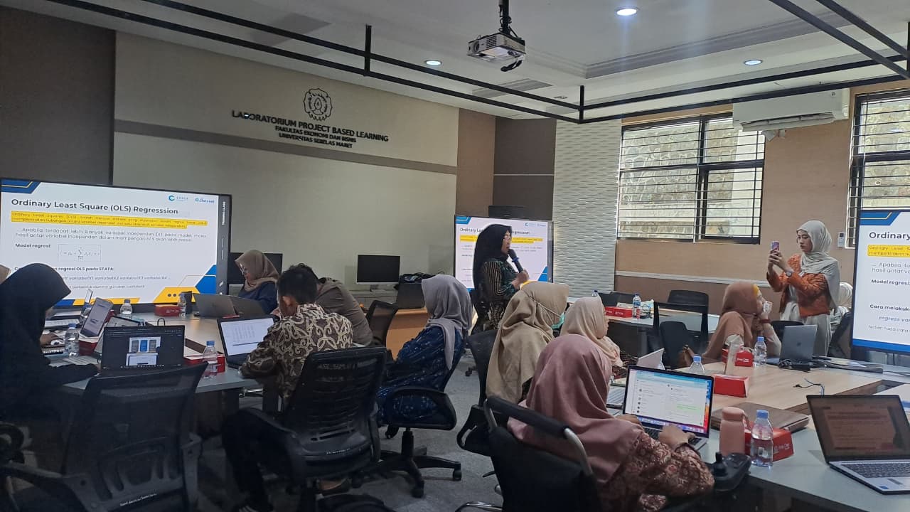 Pelatihan Software STATA Tingkatkan Kemampuan Analisis Data Kuantitatif ...