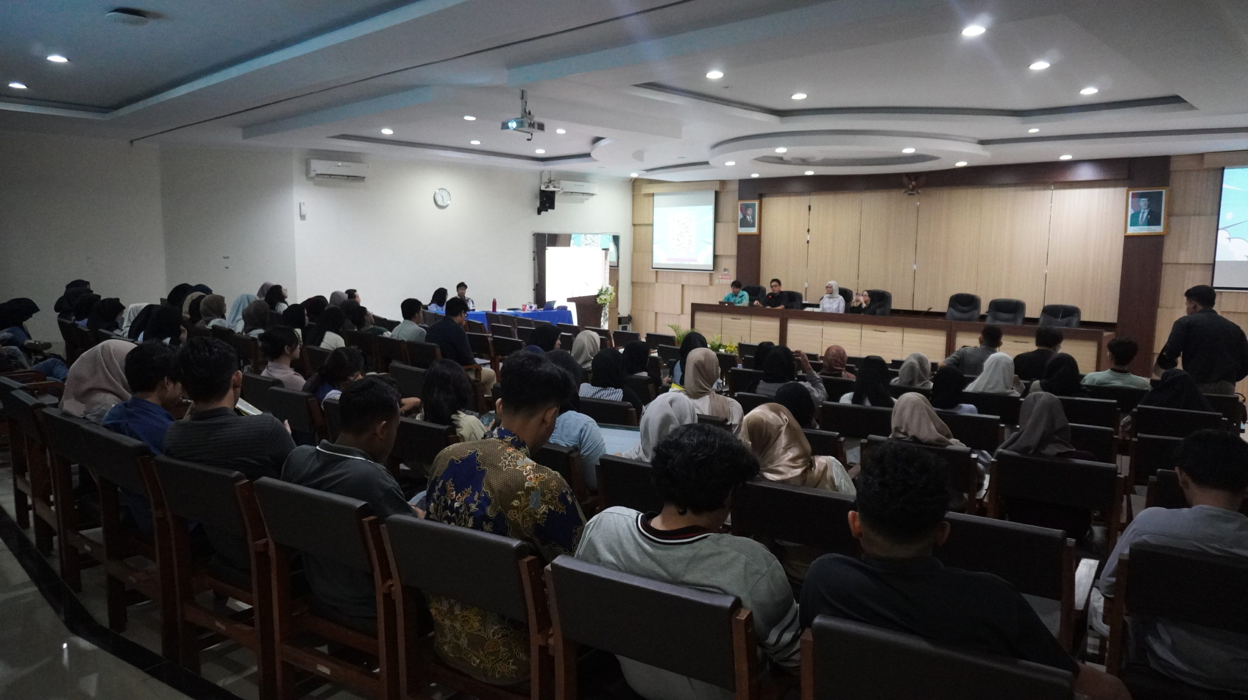 Laboratorium Kewirausahaan FEB UNS Selenggarakan bluChamp 2025: Bangun ...