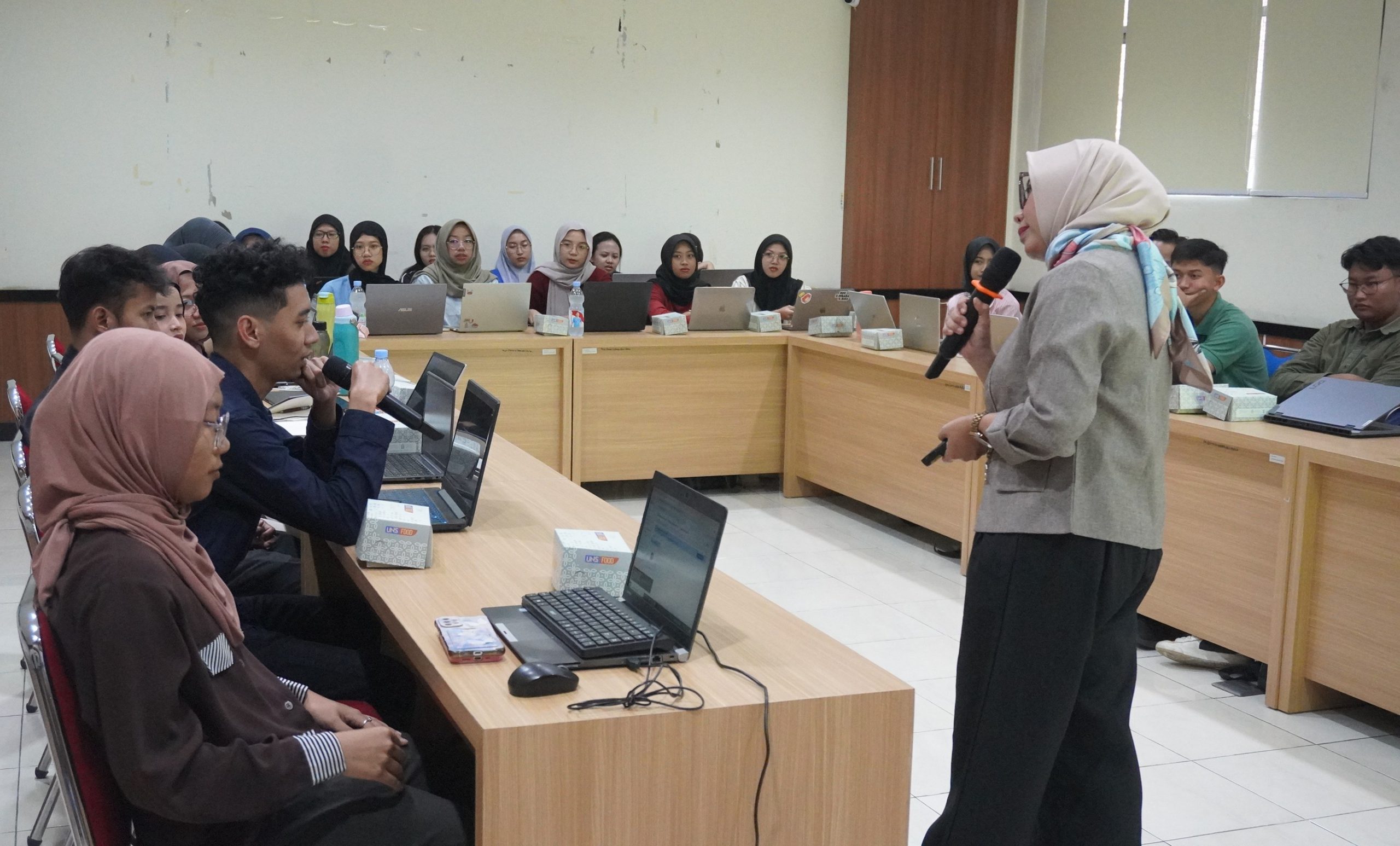 Laboratorium Teknologi dan Informasi Bekali Mahasiswa FEB UNS dengan ...