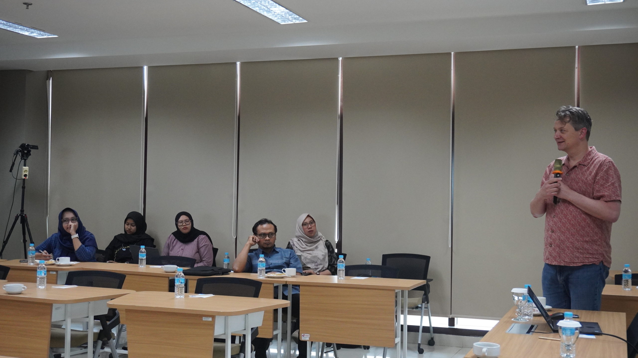 Kerja Sama FEB UNS dan Wageningen University & Research Gelar Using ...