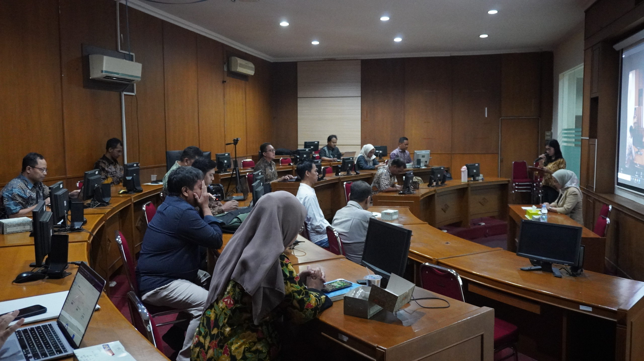 Prodi MESP FEB UNS Review Kurikulum, Perkuat Pembelajaran Berbasis Data ...