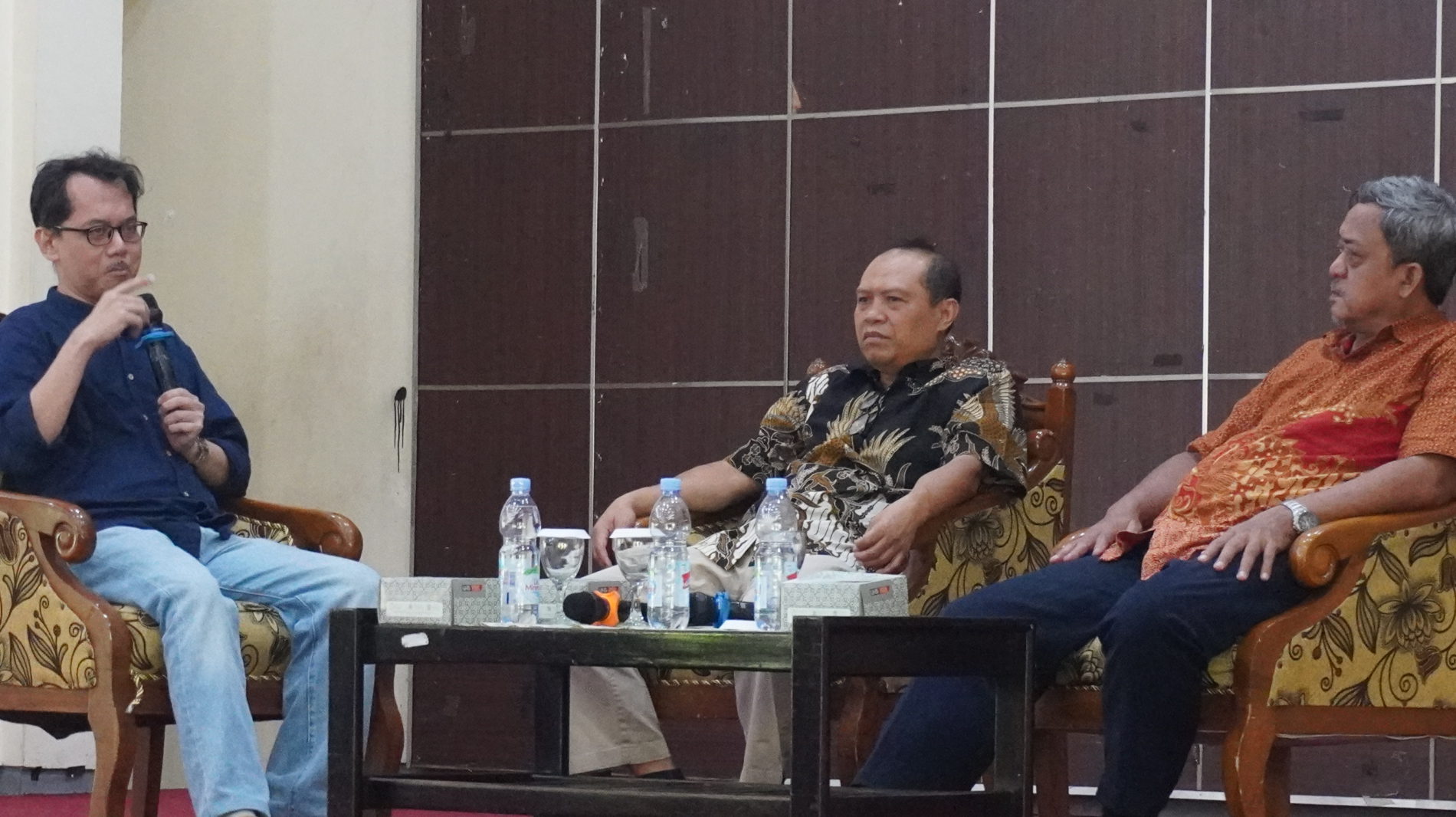 Kuliah Praktisi FEB UNS: Mengawal Kesuksesan Proyek melalui Project ...