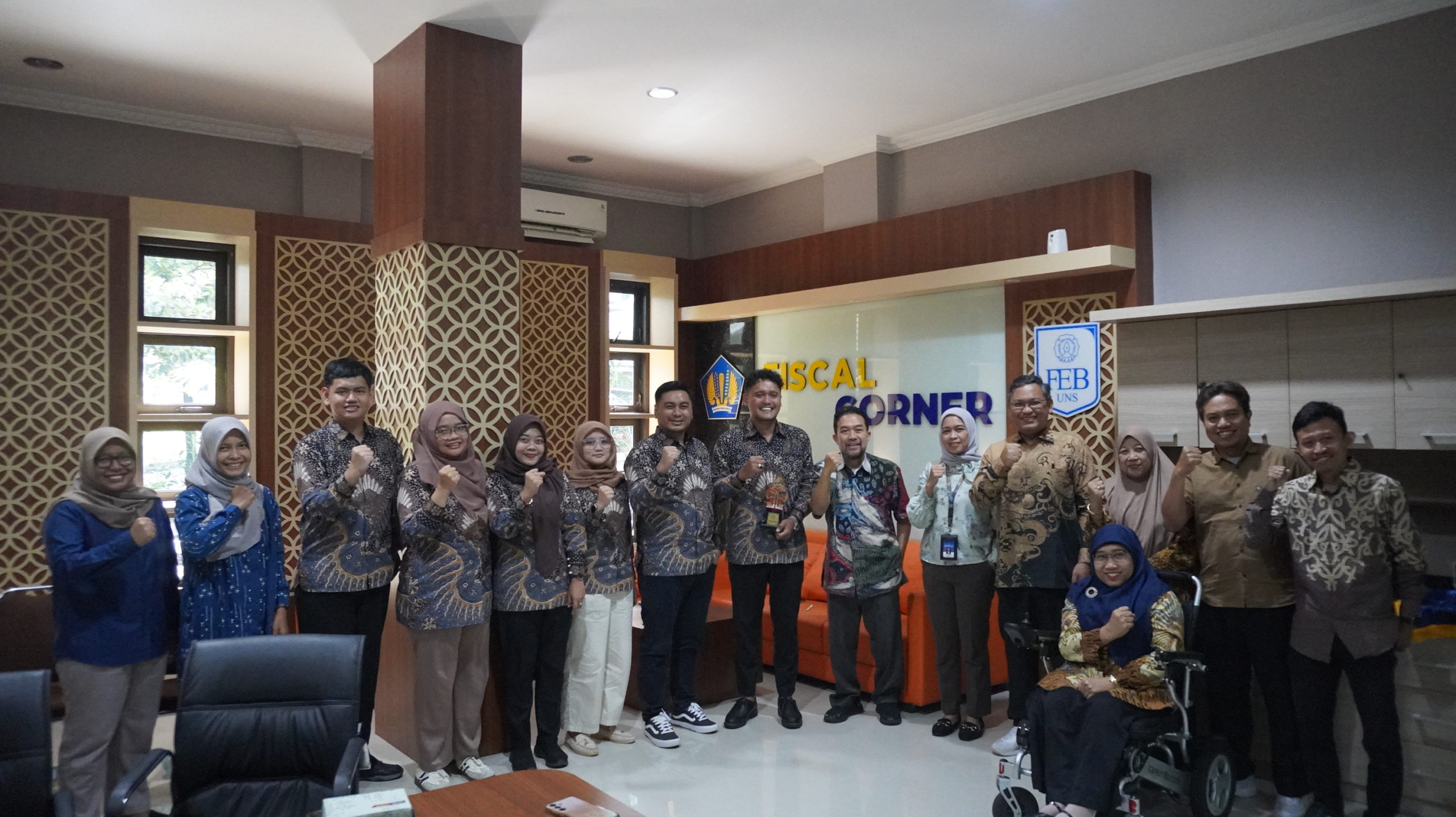 FEB UNS Terima Benchmarking UNESA, Dekan Tegaskan Pentingnya Saling ...
