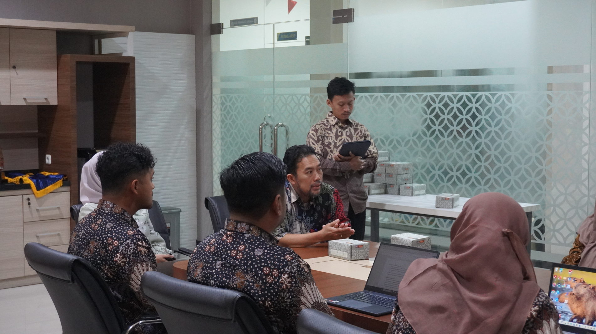FEB UNS Terima Benchmarking UNESA, Dekan Tegaskan Pentingnya Saling ...