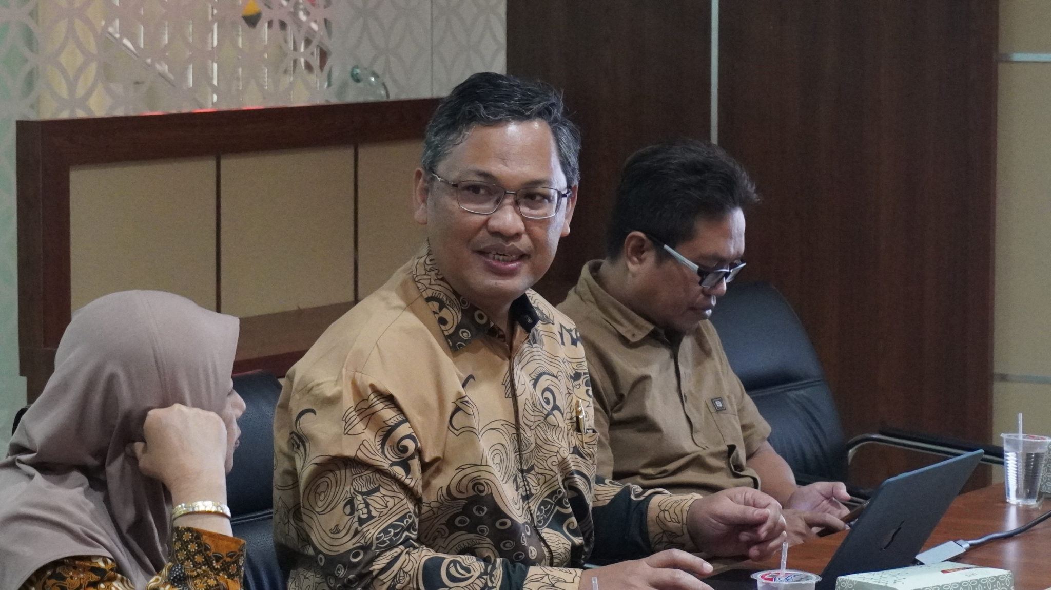 FEB UNS Terima Benchmarking UNESA, Dekan Tegaskan Pentingnya Saling ...
