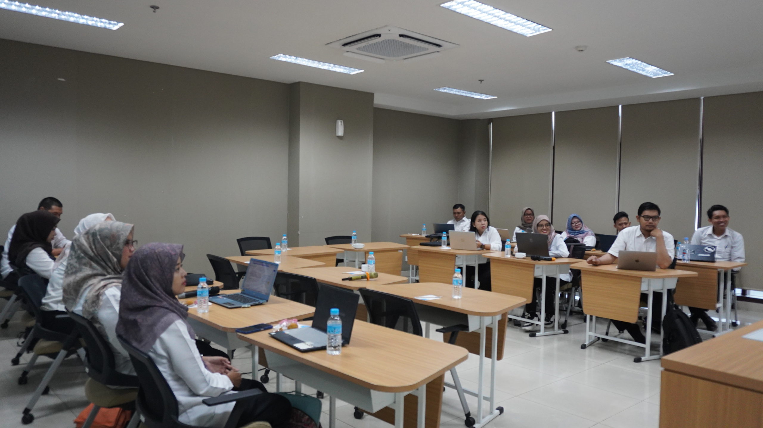 Tingkatkan Kualitas Proses Belajar Mengajar, FEB UNS Gelar Workshop ...
